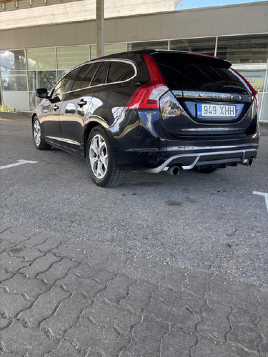 Volvo V60 2012 Valga, ar dzinēja tilpumu 2.00 L un nobraukumu 346 tūkst. km par 5900 €, foto 4 vietnē AUTOMOTO.COM.LV