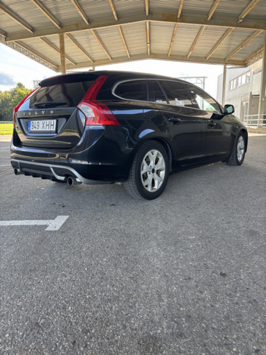 Volvo V60 2012 Valga, ar dzinēja tilpumu 2.00 L un nobraukumu 346 tūkst. km par 5900 €, foto 5 vietnē AUTOMOTO.COM.LV