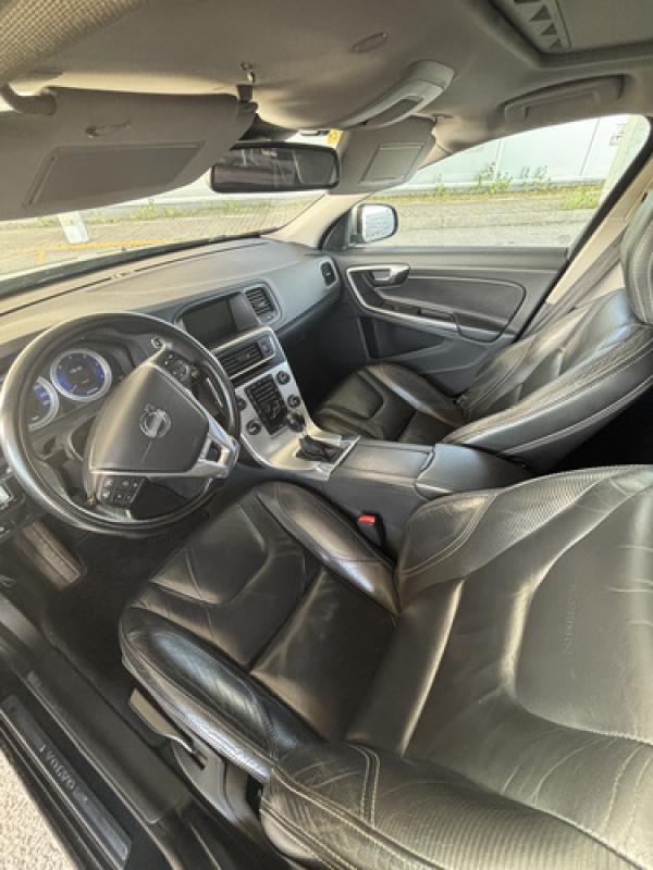 Volvo V60 2012 Valga, ar dzinēja tilpumu 2.00 L un nobraukumu 346 tūkst. km par 5900 €, foto 8 vietnē AUTOMOTO.COM.LV