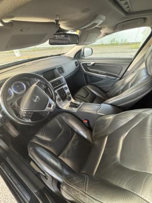 Volvo V60 2012 Valga, ar dzinēja tilpumu 2.00 L un nobraukumu 346 tūkst. km par 5900 €, foto 8 vietnē AUTOMOTO.COM.LV