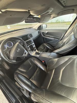 Volvo V60 2012 Valga, ar dzinēja tilpumu 2.00 L un nobraukumu 346 tūkst. km par 5900 €, foto 18 vietnē AUTOMOTO.COM.LV