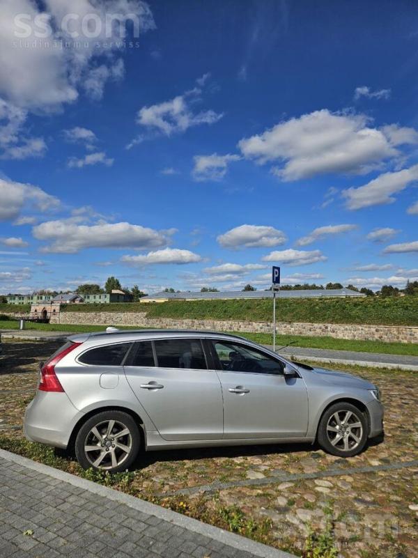 Volvo V60 2013 in Daugavpils, with an engine capacity of 2.00 L and mileage of 280 thousand km for 5850 €, photo 4 on AUTOMOTO.COM.LV
