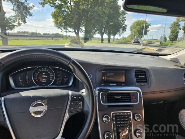 Volvo V60 2013 in Daugavpils, with an engine capacity of 2.00 L and mileage of 280 thousand km for 5850 €, photo 6 on AUTOMOTO.COM.LV