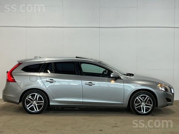 Volvo V60 2013 in Jurmala, with an engine capacity of 2.40 L and mileage of 0 thousand km for 6450 €, photo 9 on AUTOMOTO.COM.LV