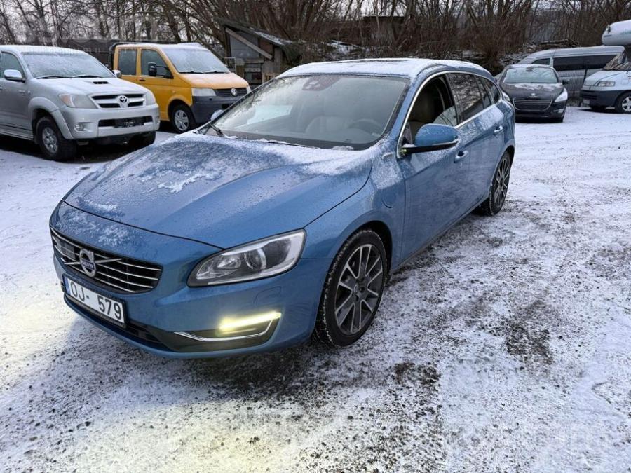 Volvo V60 2013 in Riga, with an engine capacity of 2.40 L and mileage of 334 thousand km for 7190 €, photo 1 on AUTOMOTO.COM.LV