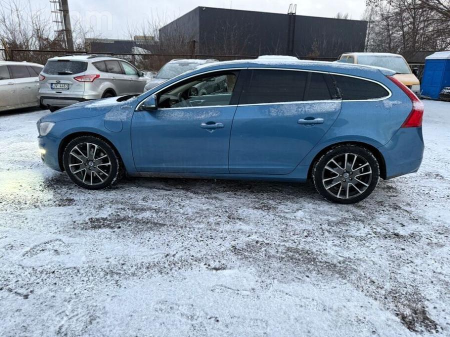 Volvo V60 2013 in Riga, with an engine capacity of 2.40 L and mileage of 334 thousand km for 7190 €, photo 6 on AUTOMOTO.COM.LV