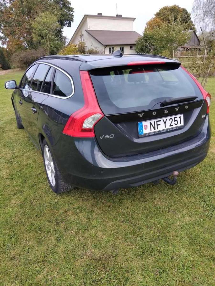 Volvo V60 2013 Mažeikiai, ar dzinēja tilpumu 1.98 L un nobraukumu 223 tūkst. km par 6350 €, foto 9 vietnē AUTOMOTO.COM.LV