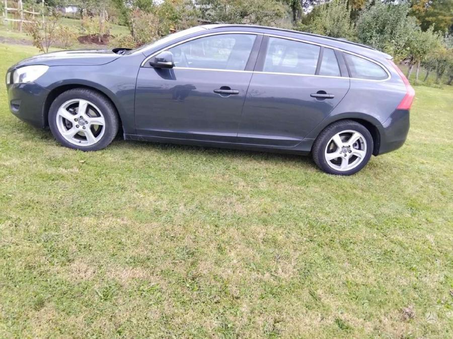 Volvo V60 2013 Mažeikiai, ar dzinēja tilpumu 1.98 L un nobraukumu 223 tūkst. km par 6350 €, foto 12 vietnē AUTOMOTO.COM.LV
