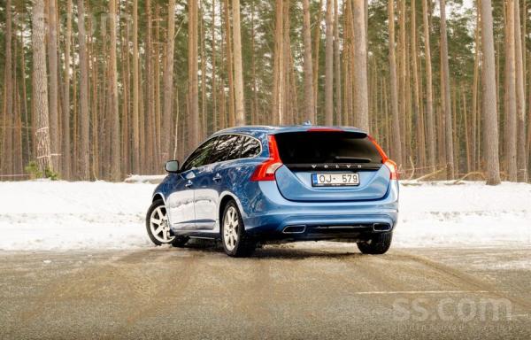 Volvo V60 2013 in Riga, with an engine capacity of 2.40 L and mileage of 334 thousand km for 7190 €, photo 8 on AUTOMOTO.COM.LV