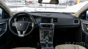Volvo V60 2013 in Riga, with an engine capacity of 2.40 L and mileage of 334 thousand km for 7190 €, photo 12 on AUTOMOTO.COM.LV