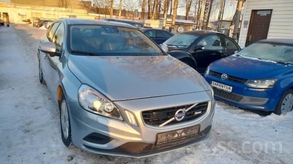 Volvo V60 2013 in Riga, with an engine capacity of 2.00 L and mileage of 0 thousand km for 3850 €, photo 2 on AUTOMOTO.COM.LV