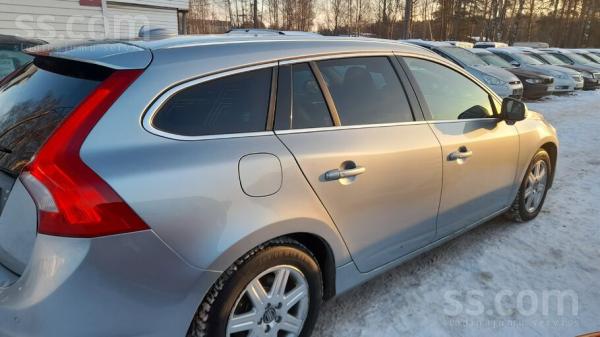 Volvo V60 2013 in Riga, with an engine capacity of 2.00 L and mileage of 0 thousand km for 3850 €, photo 6 on AUTOMOTO.COM.LV