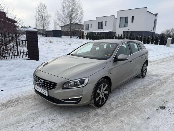 Volvo V60 2013 in Kaunas, with an engine capacity of 2.40 L and mileage of 256 thousand km for 6650 €, photo 1 on AUTOMOTO.COM.LV