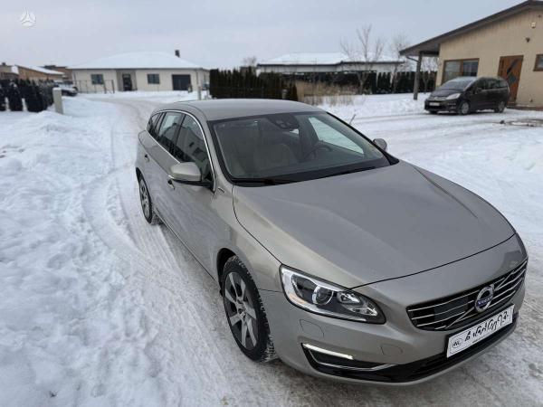 Volvo V60 2013 in Kaunas, with an engine capacity of 2.40 L and mileage of 256 thousand km for 6650 €, photo 2 on AUTOMOTO.COM.LV