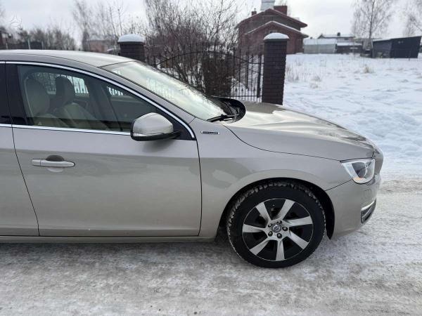 Volvo V60 2013 in Kaunas, with an engine capacity of 2.40 L and mileage of 256 thousand km for 6650 €, photo 5 on AUTOMOTO.COM.LV