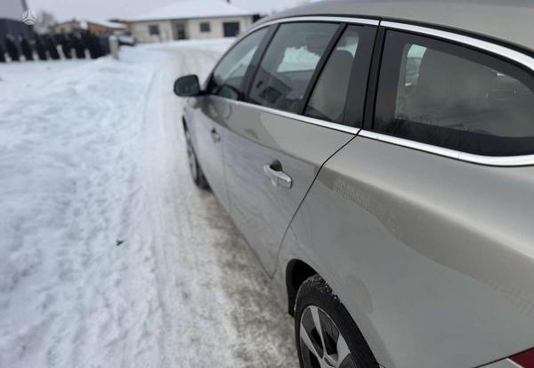 Volvo V60 2013 in Kaunas, with an engine capacity of 2.40 L and mileage of 256 thousand km for 6650 €, photo 6 on AUTOMOTO.COM.LV