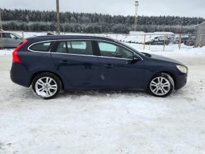 Volvo V60 2013 in Vilnius, with an engine capacity of 2.00 L and mileage of 222 thousand km for 6000 €, photo 7 on AUTOMOTO.COM.LV