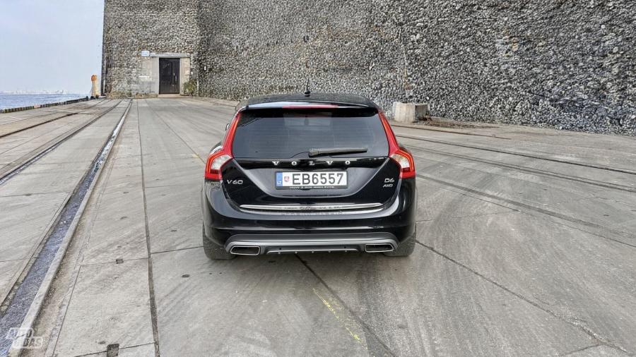 Volvo V60 2013 Klaipėda, ar dzinēja tilpumu 2.40 L un nobraukumu 368 tūkst. km par 7600 €, foto 4 vietnē AUTOMOTO.COM.LV