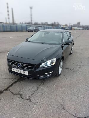 Volvo V60 2013 Panevēža, ar dzinēja tilpumu 2.40 L un nobraukumu 335 tūkst. km par 6350 €, foto  vietnē AUTOMOTO.COM.LV