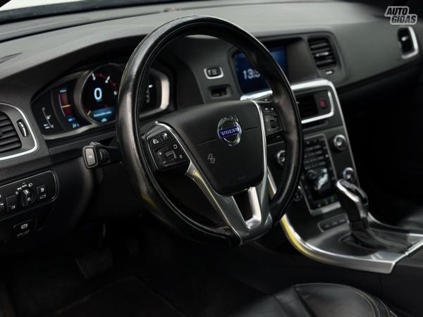 Volvo V60 2013 in Avizieniai, with an engine capacity of 2.40 L and mileage of 291 thousand km for 7990 €, photo 9 on AUTOMOTO.COM.LV