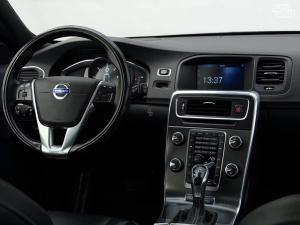Volvo V60 2013 in Avizieniai, with an engine capacity of 2.40 L and mileage of 291 thousand km for 7990 €, photo 16 on AUTOMOTO.COM.LV