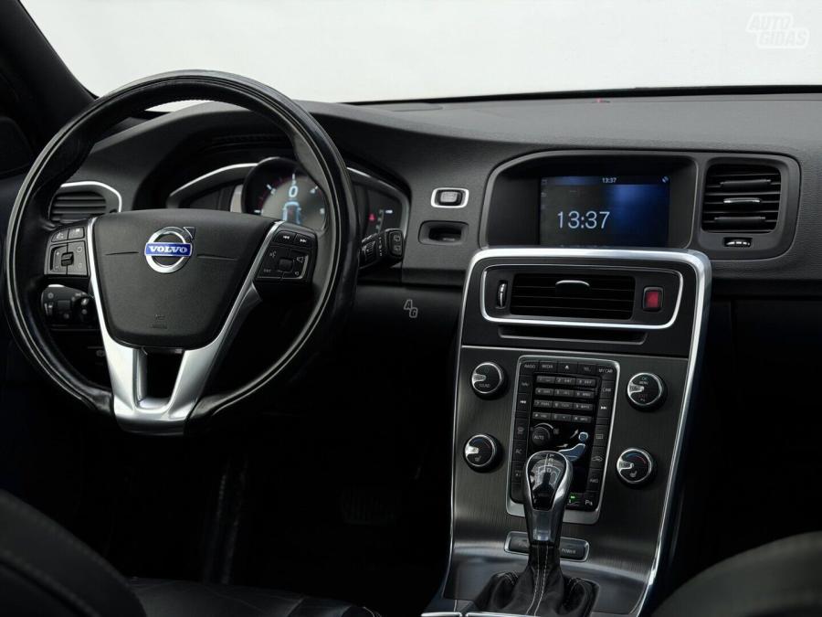 Volvo V60 2013 in Avizieniai, with an engine capacity of 2.40 L and mileage of 291 thousand km for 7990 €, photo 16 on AUTOMOTO.COM.LV
