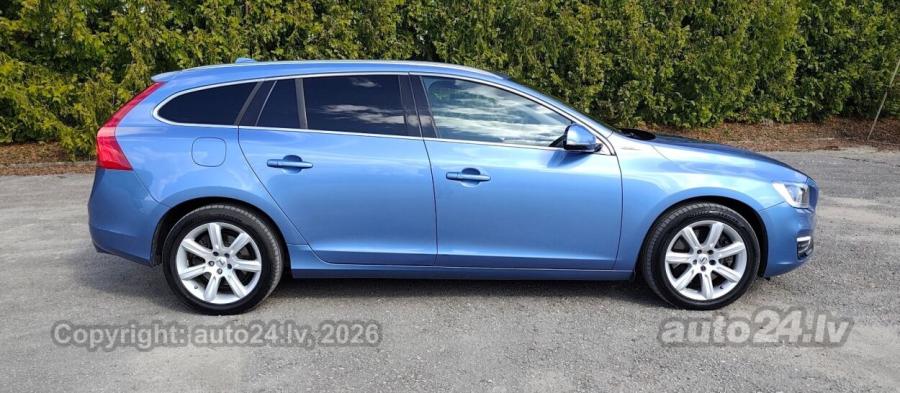 Volvo V60 2013 Tartu, ar dzinēja tilpumu 2.40 L un nobraukumu 152 tūkst. km par 10700 €, foto 4 vietnē AUTOMOTO.COM.LV