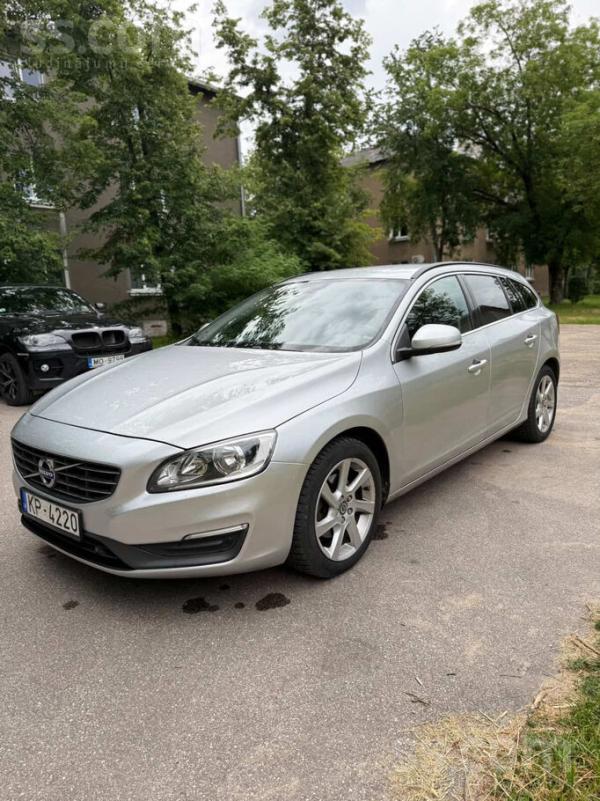 Volvo V60 2013 Daugavpils, ar dzinēja tilpumu 2.00 L un nobraukumu 285 tūkst. km par 4800 €, foto 1 vietnē AUTOMOTO.COM.LV