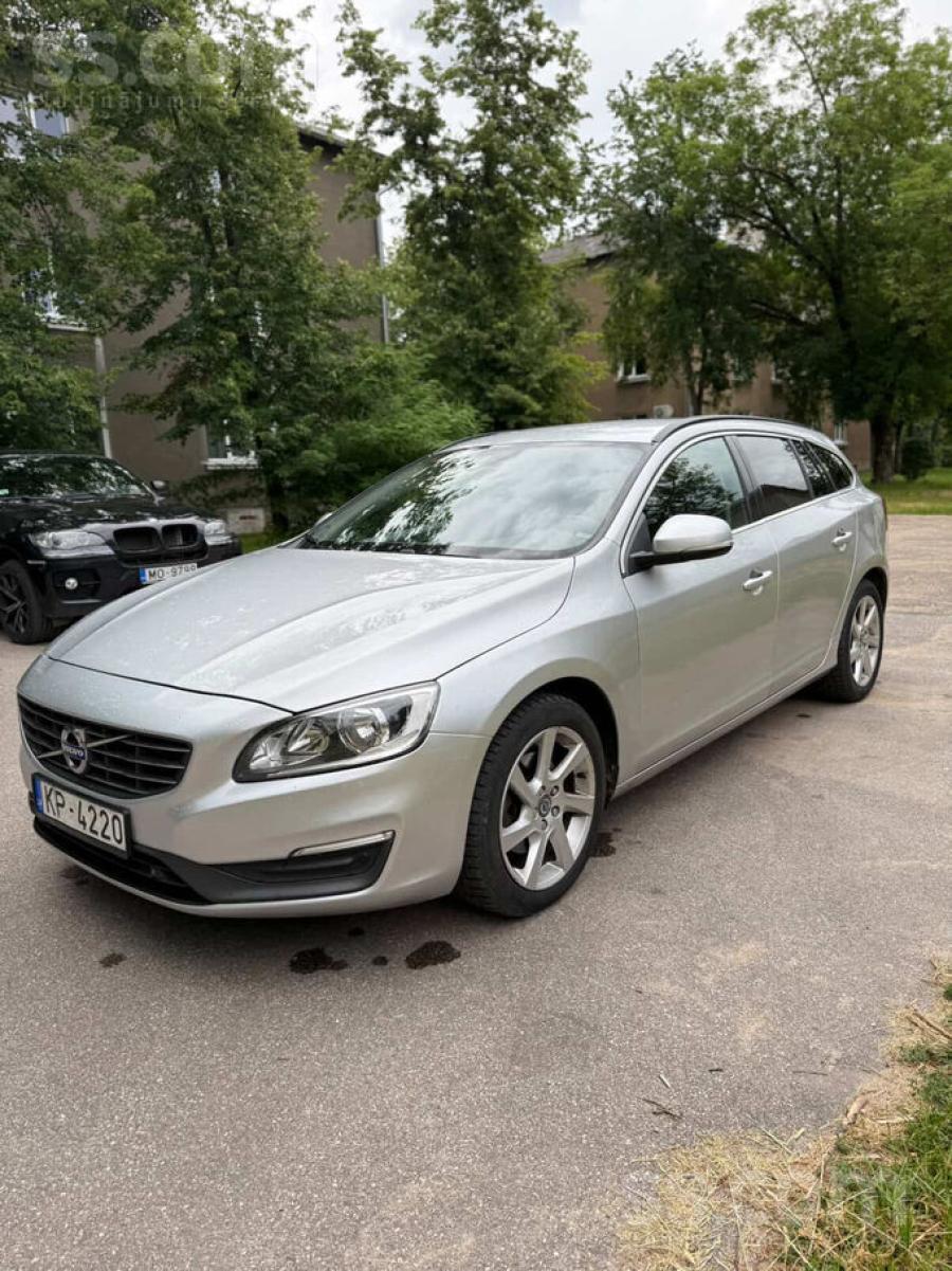 Volvo V60 2013 in Daugavpils, with an engine capacity of 2.00 L and mileage of 285 thousand km for 4800 €, photo 1 on AUTOMOTO.COM.LV