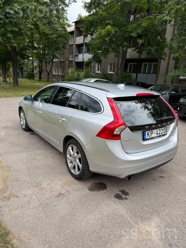 Volvo V60 2013 Daugavpils, ar dzinēja tilpumu 2.00 L un nobraukumu 285 tūkst. km par 4800 €, foto 2 vietnē AUTOMOTO.COM.LV