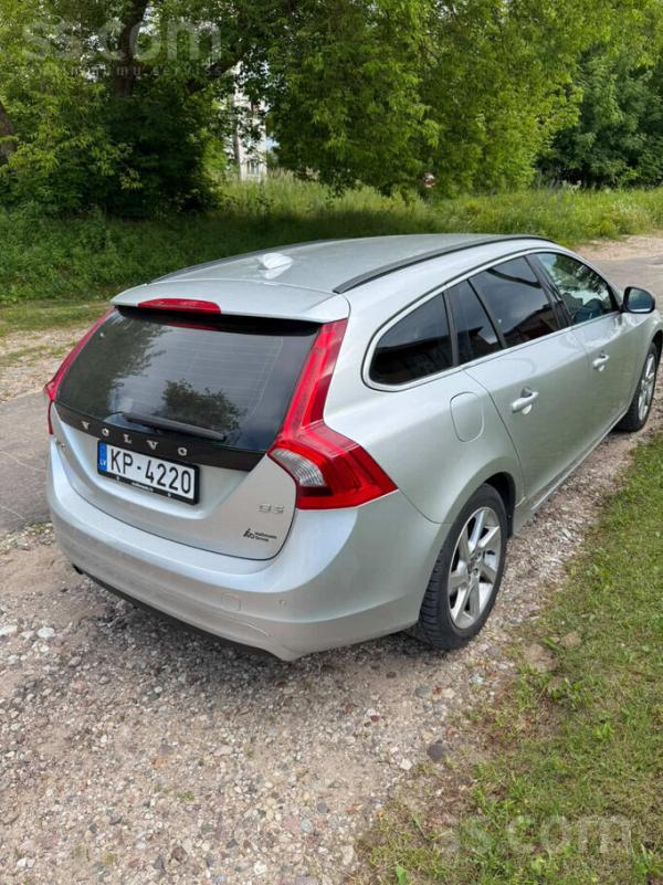 Volvo V60 2013 Daugavpils, ar dzinēja tilpumu 2.00 L un nobraukumu 285 tūkst. km par 4800 €, foto 4 vietnē AUTOMOTO.COM.LV