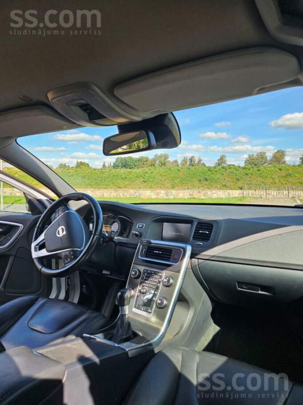 Volvo V60 2013 Daugavpils, ar dzinēja tilpumu 2.00 L un nobraukumu 285 tūkst. km par 4800 €, foto 5 vietnē AUTOMOTO.COM.LV