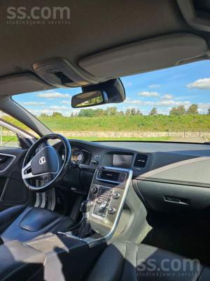 Volvo V60 2013 in Daugavpils, with an engine capacity of 2.00 L and mileage of 285 thousand km for 4800 €, photo 6 on AUTOMOTO.COM.LV