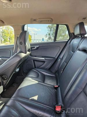 Volvo V60 2013 in Daugavpils, with an engine capacity of 2.00 L and mileage of 285 thousand km for 4800 €, photo 7 on AUTOMOTO.COM.LV