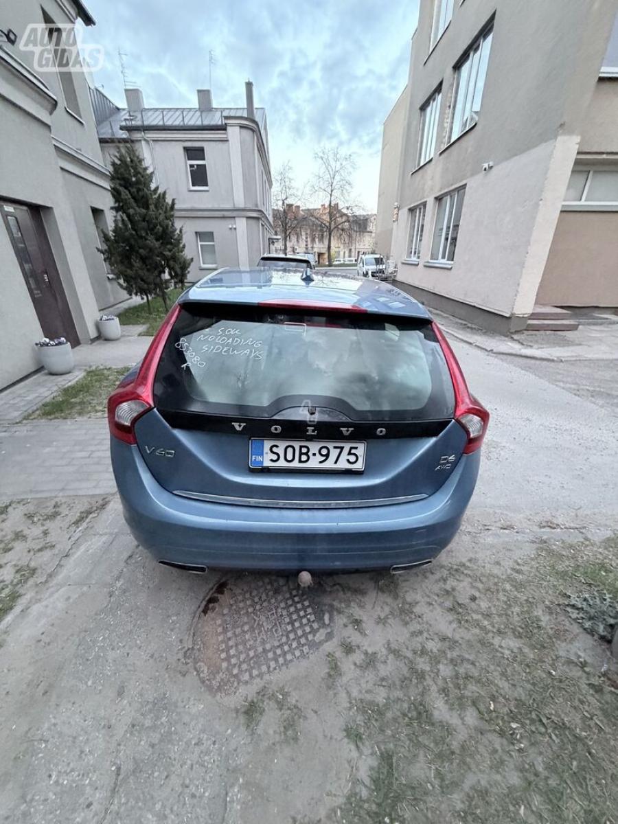 Volvo V60 2013 in Panevezys, with an engine capacity of 2.40 L and mileage of 400 thousand km for 4999 €, photo 3 on AUTOMOTO.COM.LV