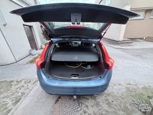 Volvo V60 2013 in Panevezys, with an engine capacity of 2.40 L and mileage of 400 thousand km for 4999 €, photo 4 on AUTOMOTO.COM.LV