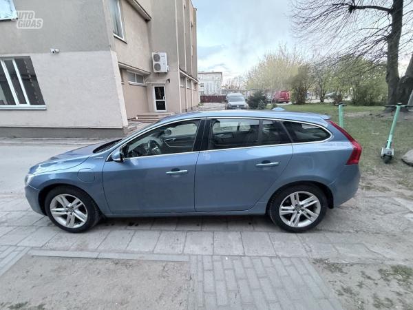 Volvo V60 2013 Panevēža, ar dzinēja tilpumu 2.40 L un nobraukumu 400 tūkst. km par 4999 €, foto 4 vietnē AUTOMOTO.COM.LV