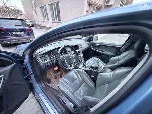 Volvo V60 2013 in Panevezys, with an engine capacity of 2.40 L and mileage of 400 thousand km for 4999 €, photo 6 on AUTOMOTO.COM.LV