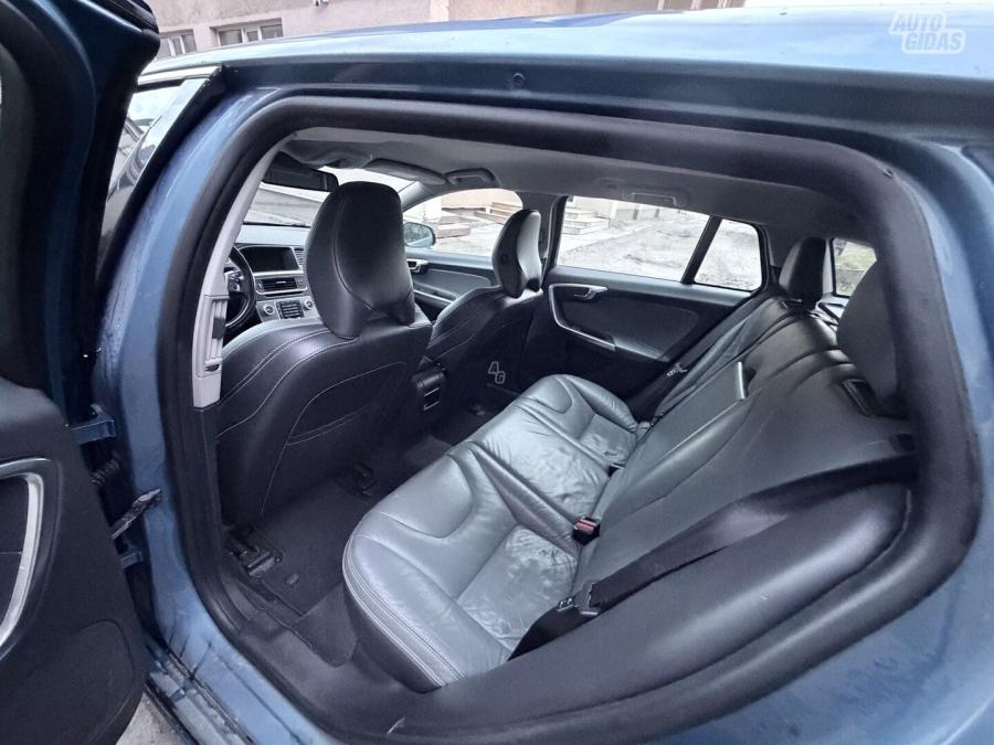 Volvo V60 2013 in Panevezys, with an engine capacity of 2.40 L and mileage of 400 thousand km for 4999 €, photo 7 on AUTOMOTO.COM.LV