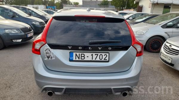 Volvo V60 2013 in Riga, with an engine capacity of 2.00 L and mileage of 0 thousand km for 3600 €, photo 9 on AUTOMOTO.COM.LV