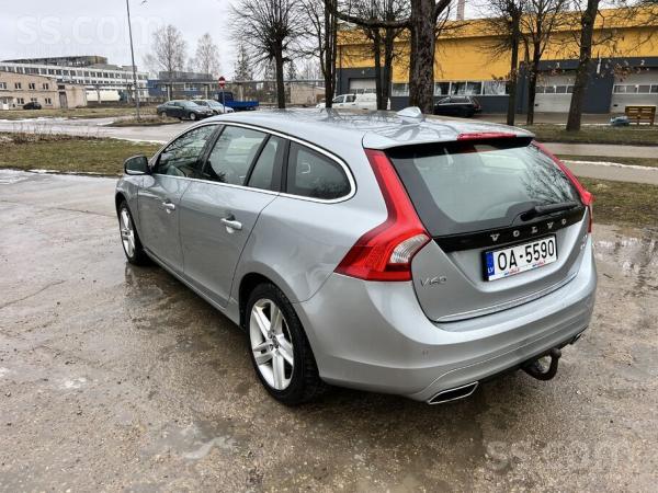Volvo V60 2013 in Rezekne, with an engine capacity of 2.40 L and mileage of 0 thousand km for 6950 €, photo 4 on AUTOMOTO.COM.LV