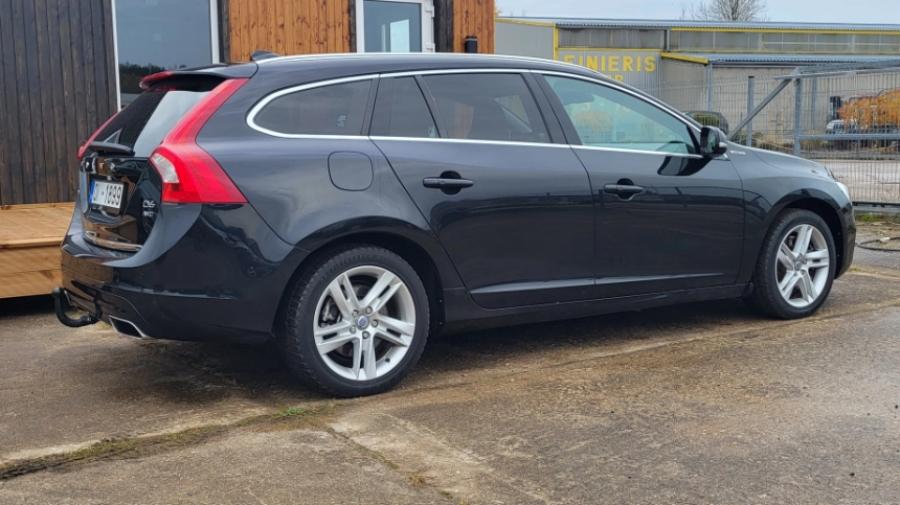 Volvo V60 2013 Rīga, ar dzinēja tilpumu 2.40 L un nobraukumu 251 tūkst. km par 8700 €, foto 8 vietnē AUTOMOTO.COM.LV