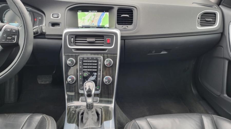 Volvo V60 2013 Rīga, ar dzinēja tilpumu 2.40 L un nobraukumu 251 tūkst. km par 8700 €, foto 13 vietnē AUTOMOTO.COM.LV
