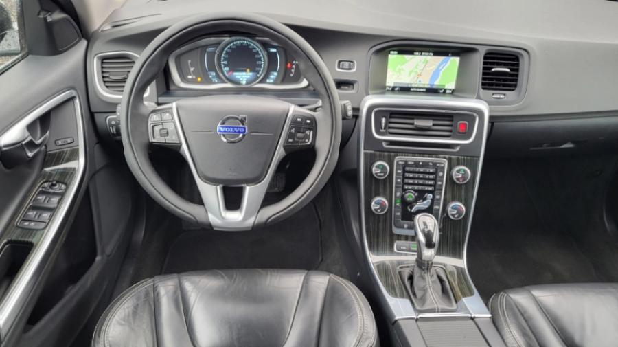 Volvo V60 2013 Rīga, ar dzinēja tilpumu 2.40 L un nobraukumu 251 tūkst. km par 8700 €, foto 14 vietnē AUTOMOTO.COM.LV