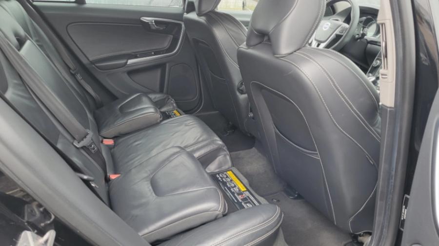 Volvo V60 2013 Rīga, ar dzinēja tilpumu 2.40 L un nobraukumu 251 tūkst. km par 8700 €, foto 16 vietnē AUTOMOTO.COM.LV