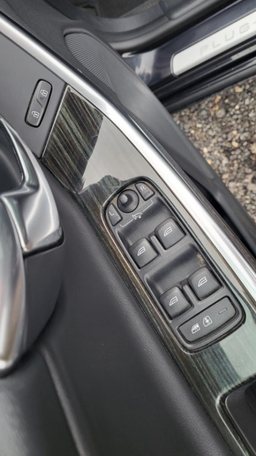 Volvo V60 2013 Rīga, ar dzinēja tilpumu 2.40 L un nobraukumu 251 tūkst. km par 8700 €, foto 20 vietnē AUTOMOTO.COM.LV