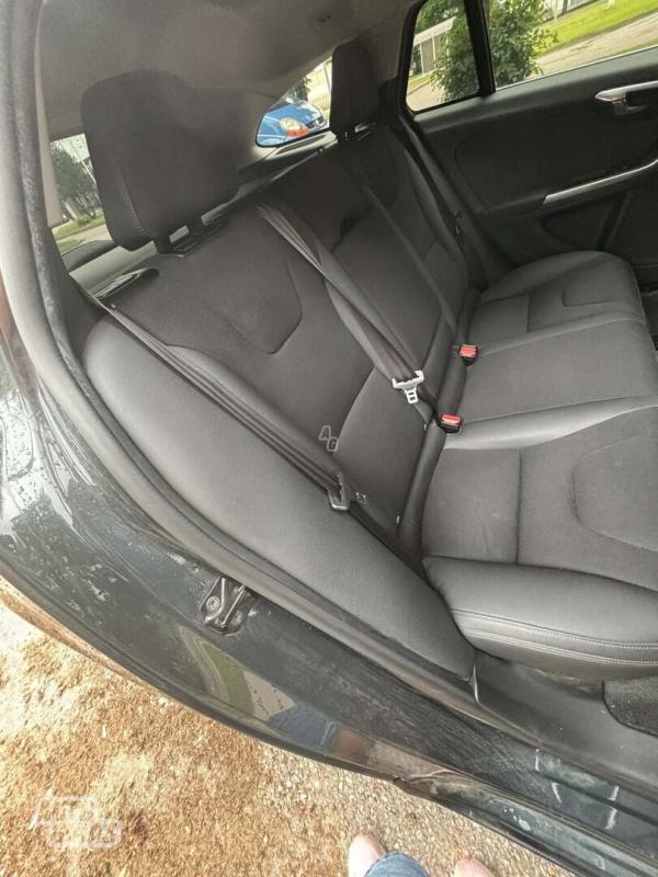 Volvo V60 2013 Alīta, ar dzinēja tilpumu 2.00 L un nobraukumu 256 tūkst. km par 6700 €, foto 5 vietnē AUTOMOTO.COM.LV
