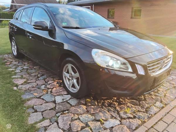 Volvo V60 2013 Šauļi, ar dzinēja tilpumu 1.98 L un nobraukumu 130 tūkst. km par 5500 €, foto 2 vietnē AUTOMOTO.COM.LV