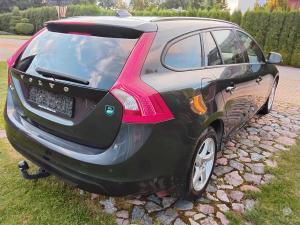 Volvo V60 2013 Šauļi, ar dzinēja tilpumu 1.98 L un nobraukumu 130 tūkst. km par 5500 €, foto 5 vietnē AUTOMOTO.COM.LV