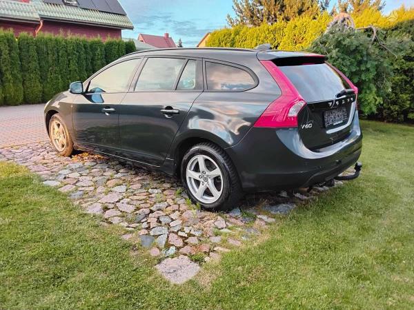 Volvo V60 2013 Šauļi, ar dzinēja tilpumu 1.98 L un nobraukumu 130 tūkst. km par 5500 €, foto 6 vietnē AUTOMOTO.COM.LV